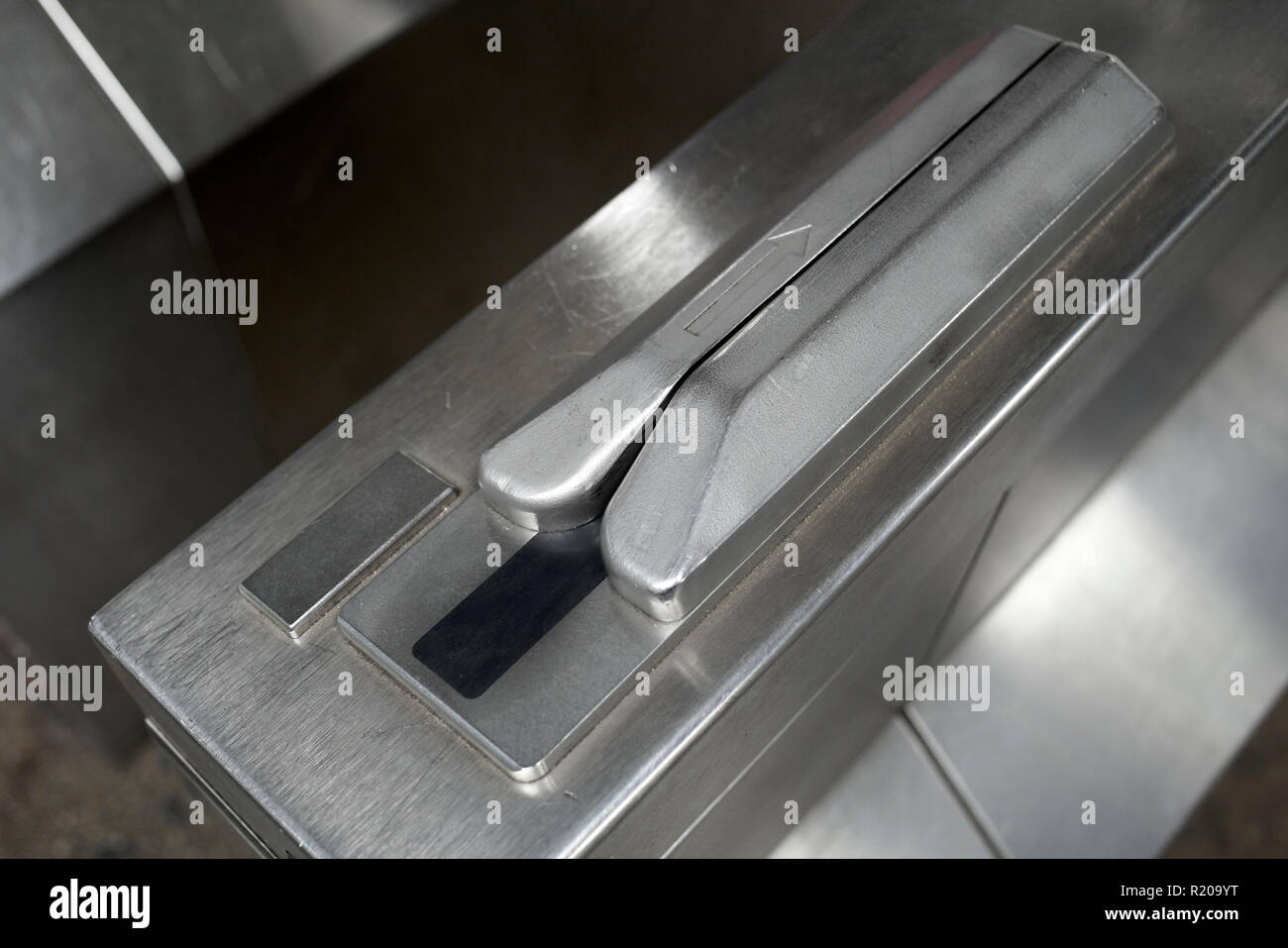 Metrocard station hi-res stock photography and images - Alamy