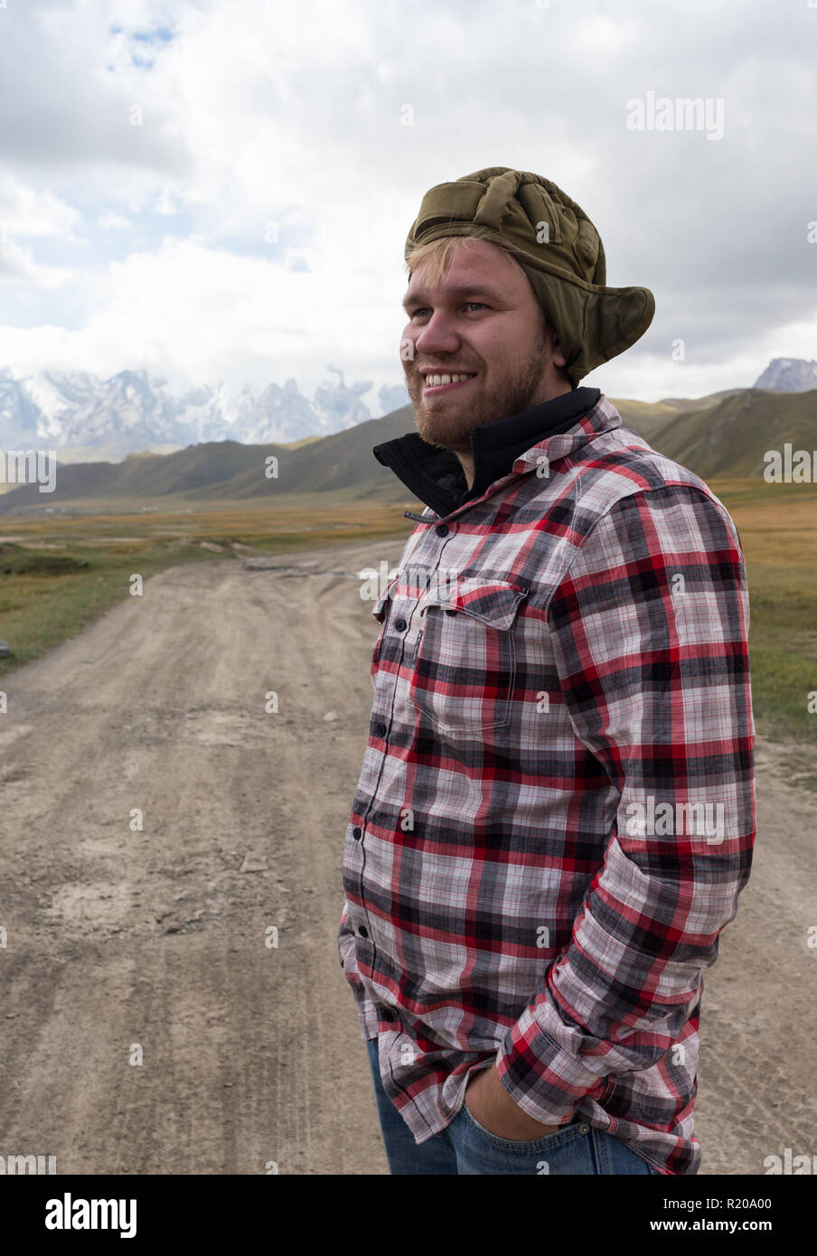 Outdoor portrait smiling young man hi-res stock photography and images ...