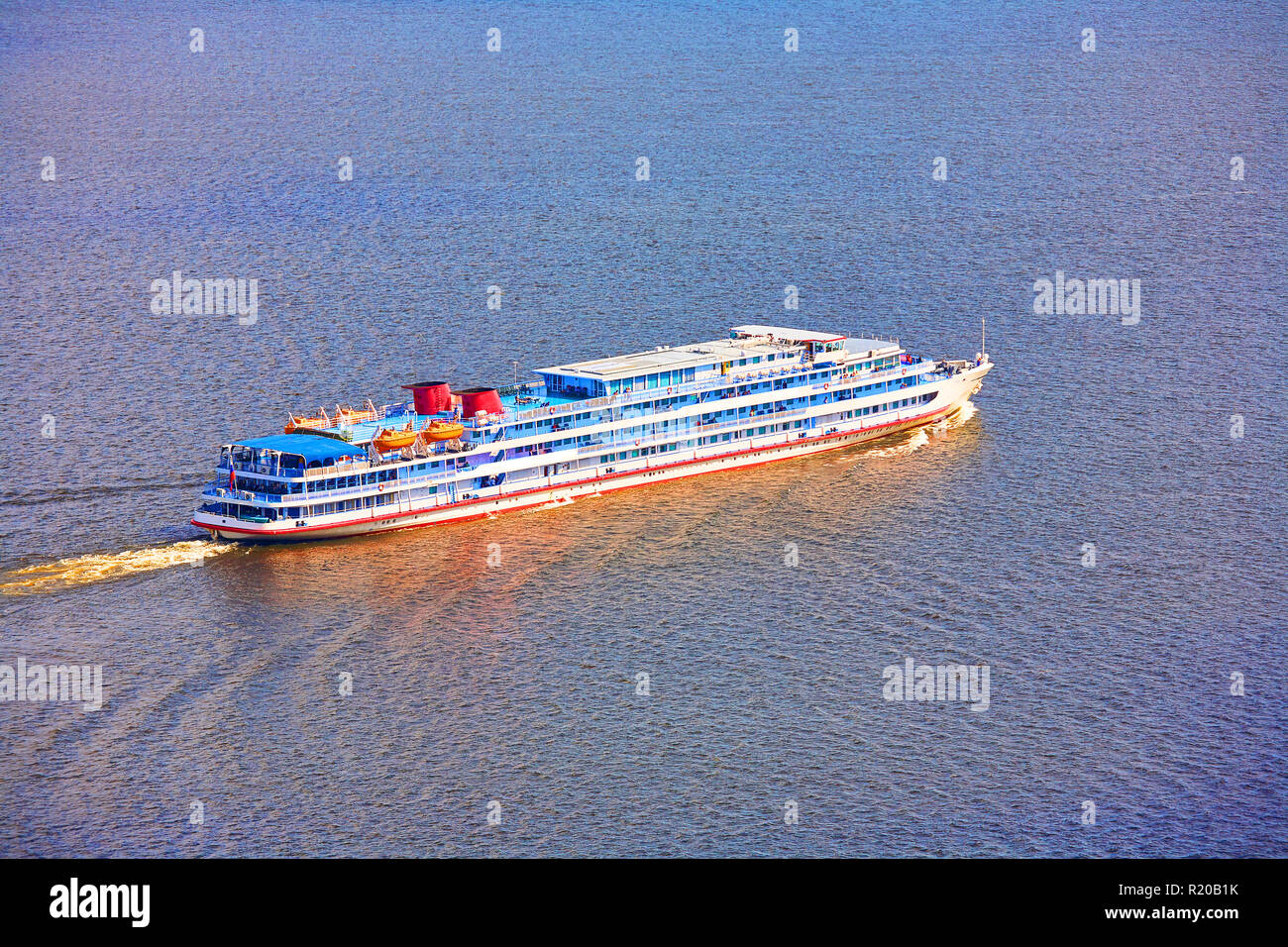 Summer travel across caribbean sea hi-res stock photography and images ...