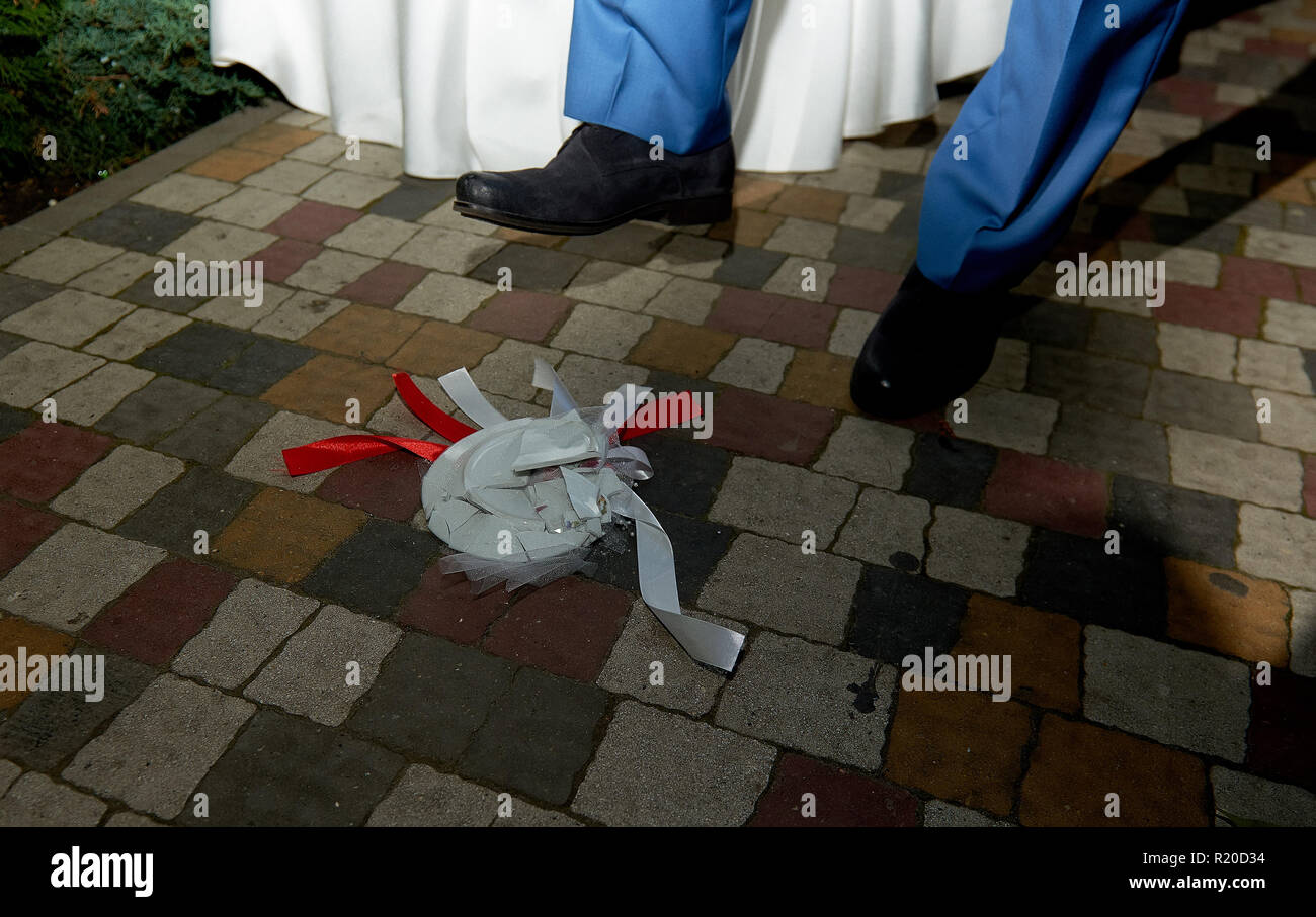 Plate smashing hi-res stock photography and images - Alamy