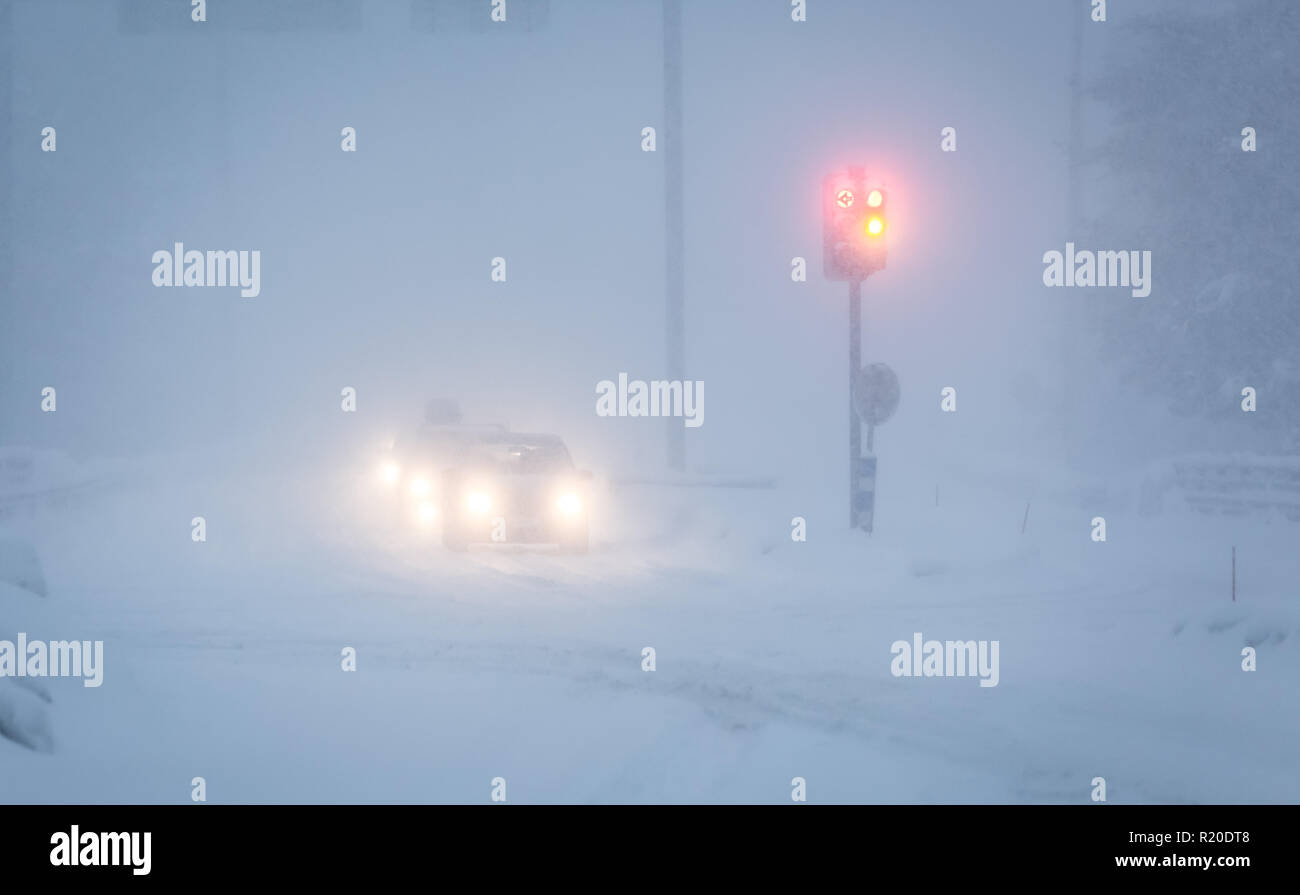 Snowy traffic light hi-res stock photography and images - Alamy