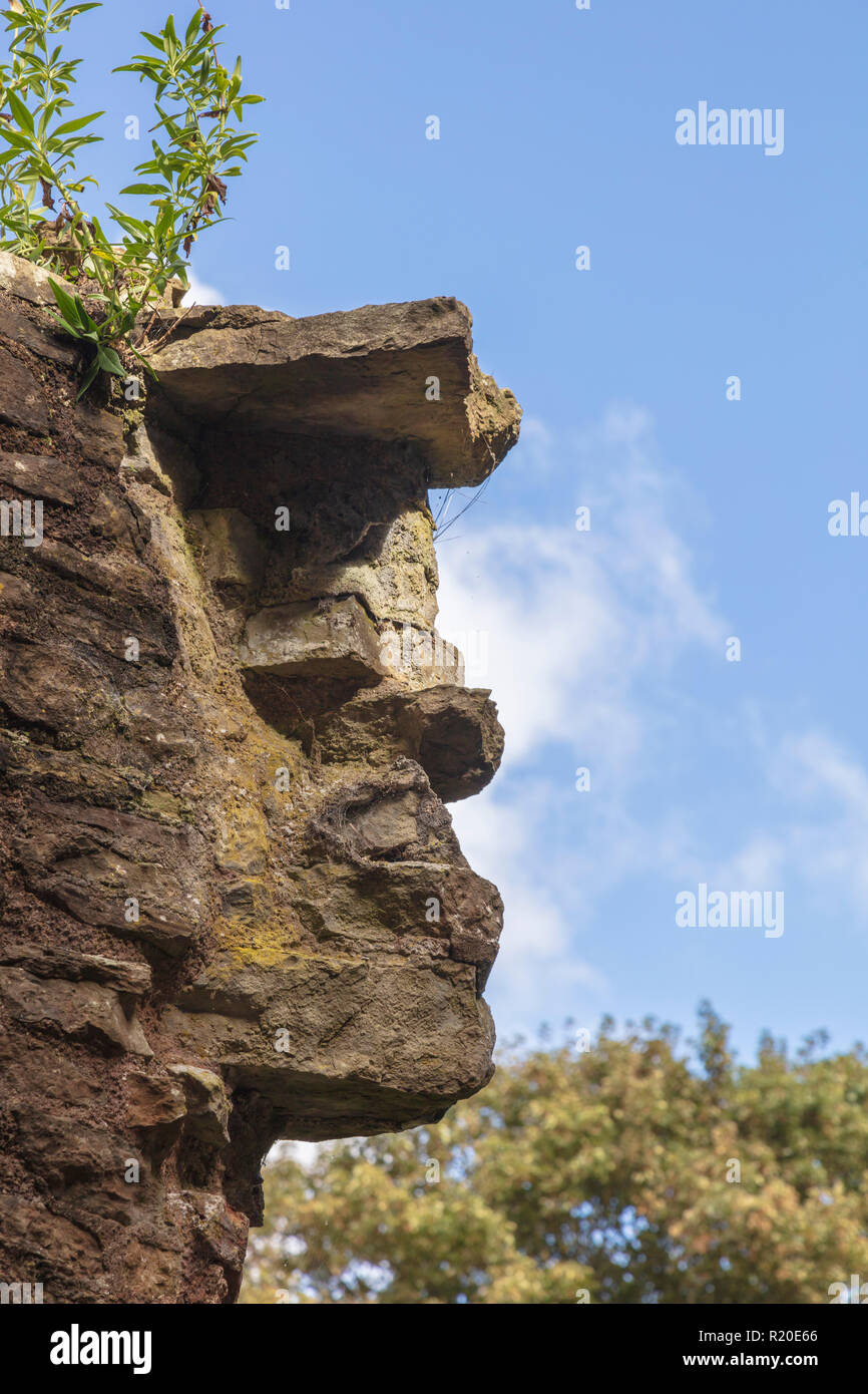 Crumbling stone wall hi-res stock photography and images - Alamy