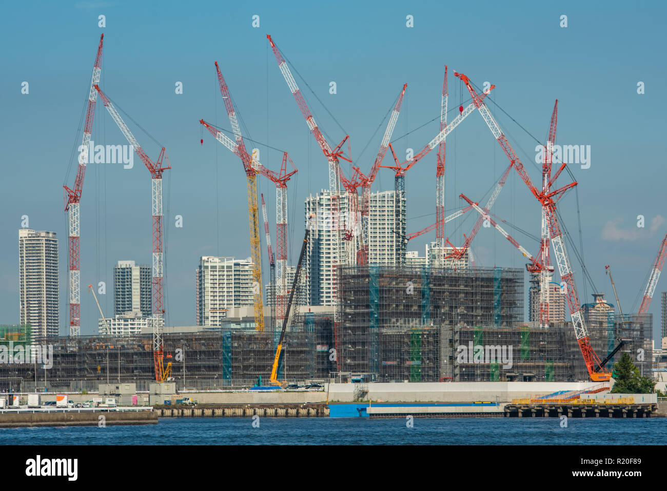 Krane High Resolution Stock Photography and Images - Alamy