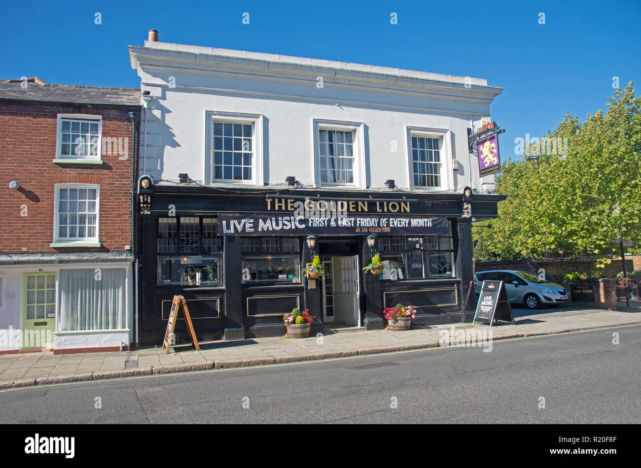Fareham Hampshire The Golden Lion Pub Stock Photo - Alamy