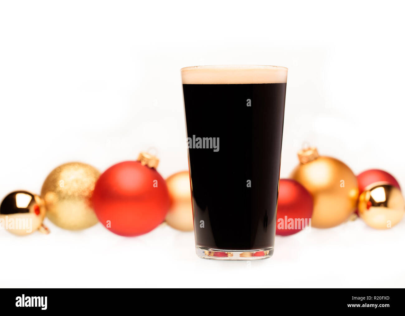Full pint glass hi-res stock photography and images - Alamy
