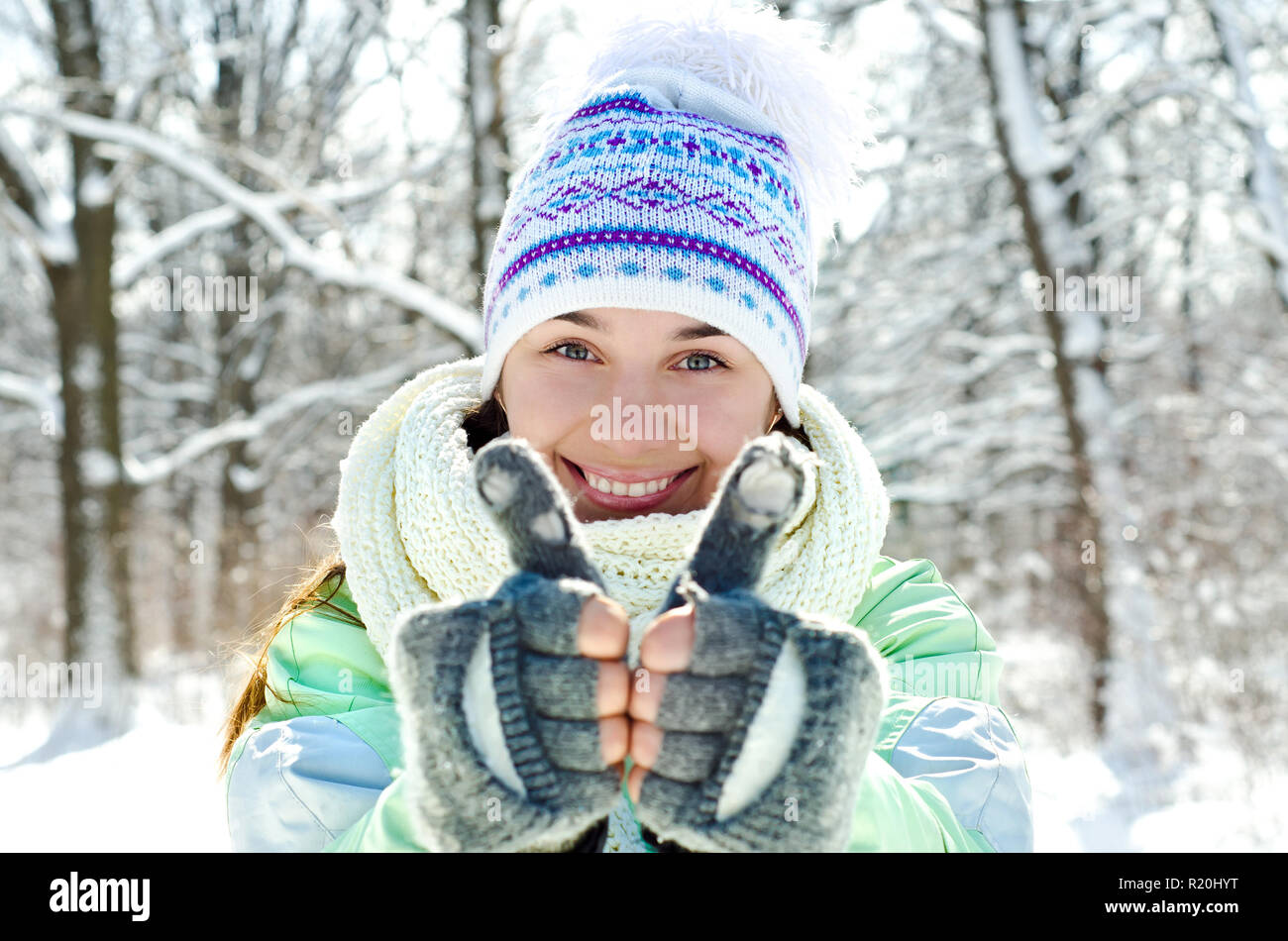Snow thumbs up hi-res stock photography and images - Alamy