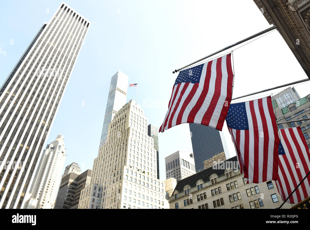 Flags on office buildings hi-res stock photography and images - Alamy