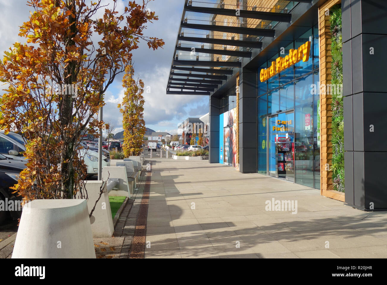 Retail Park, Shops and car parks in Edinburgh Stock Photo - Alamy