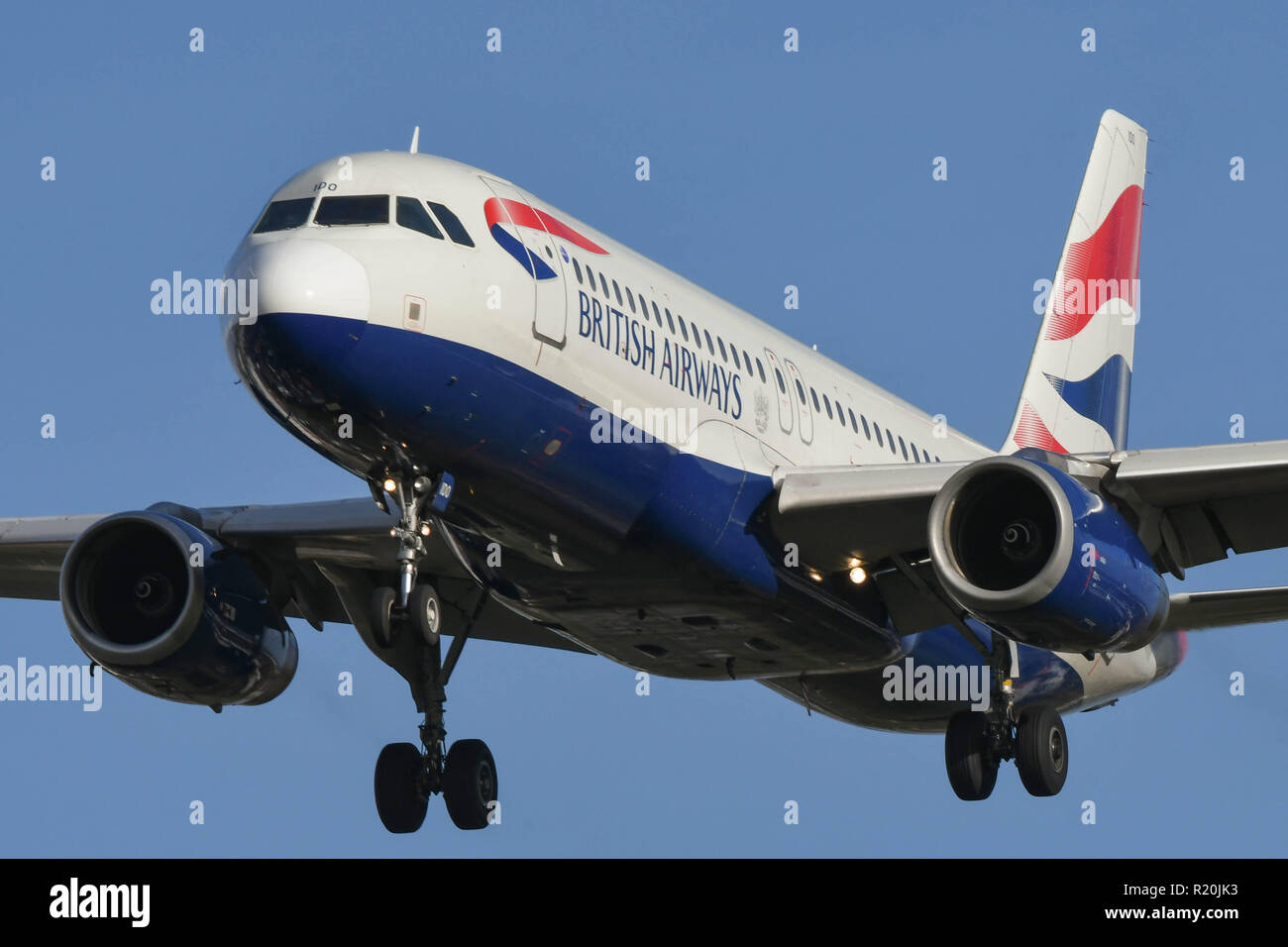 Ba a320 jet airliner hi-res stock photography and images - Alamy