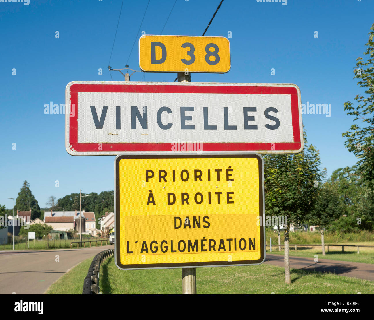 France priorite a droite hi-res stock photography and images - Alamy