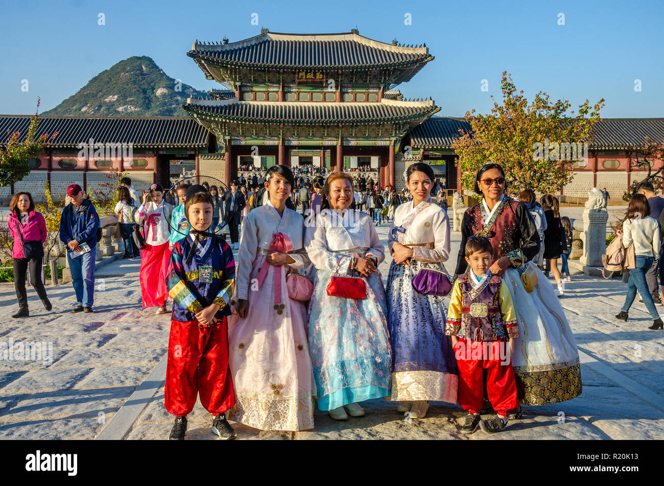 Group of friends pose for a picture at Gyeongbokgung Palace in Seoul ...