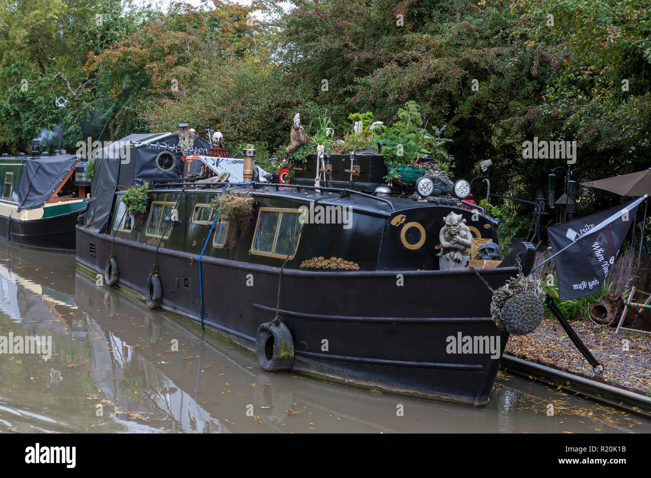 Canal kitsch: Sutton Wharf, Ashby Canal, Leicestershire, England, UK ...