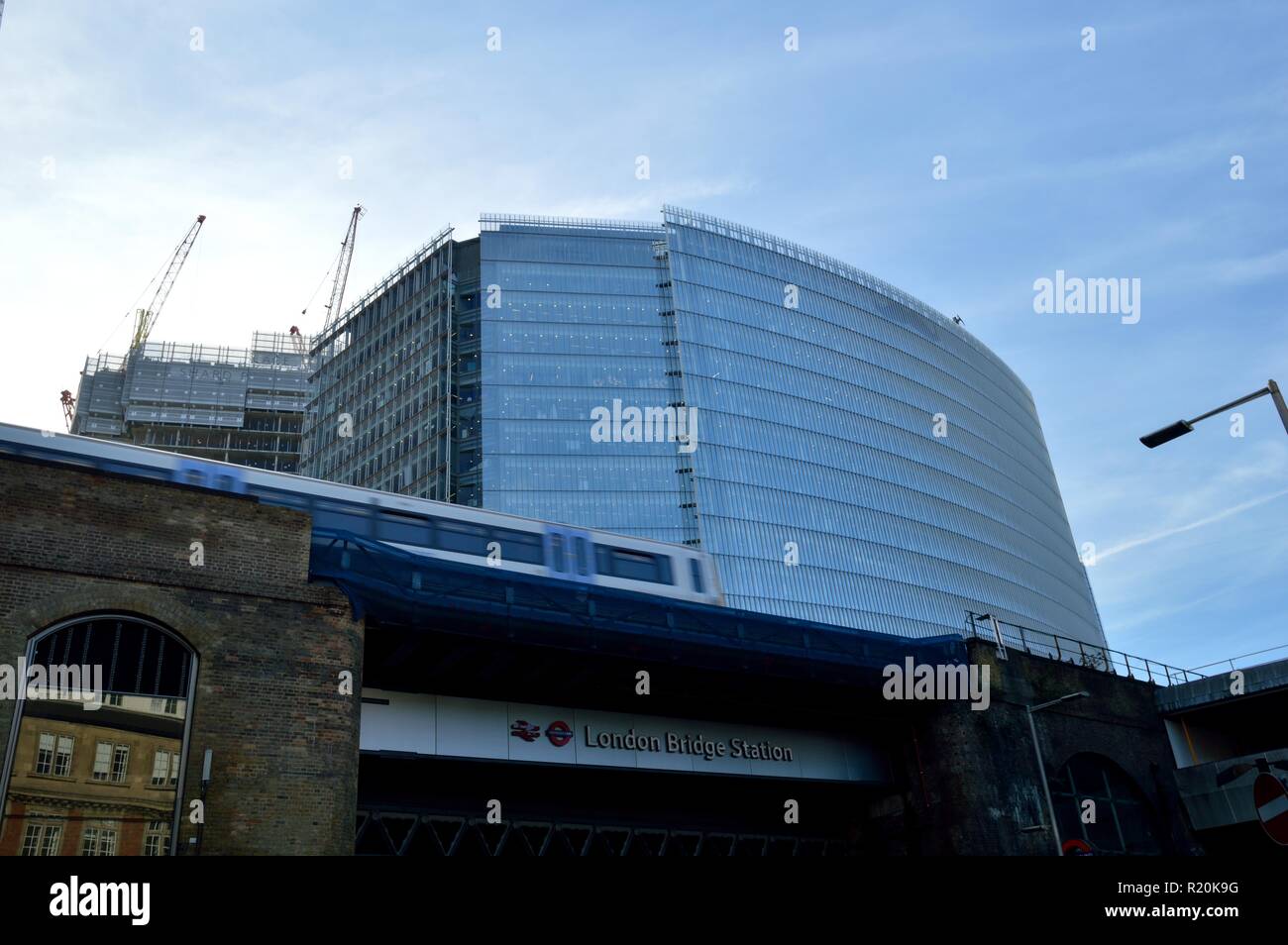 News building london bridge hi-res stock photography and images - Alamy