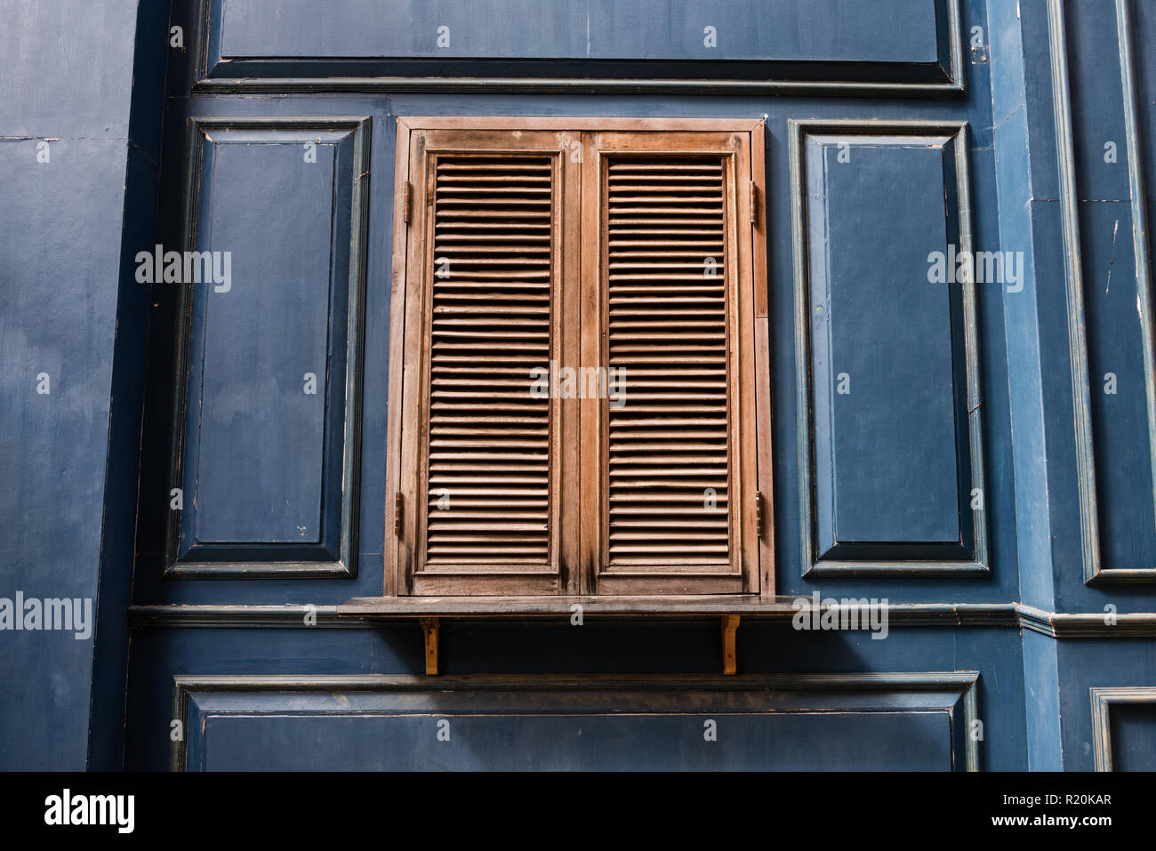 Blue painted windows frame hi-res stock photography and images - Alamy