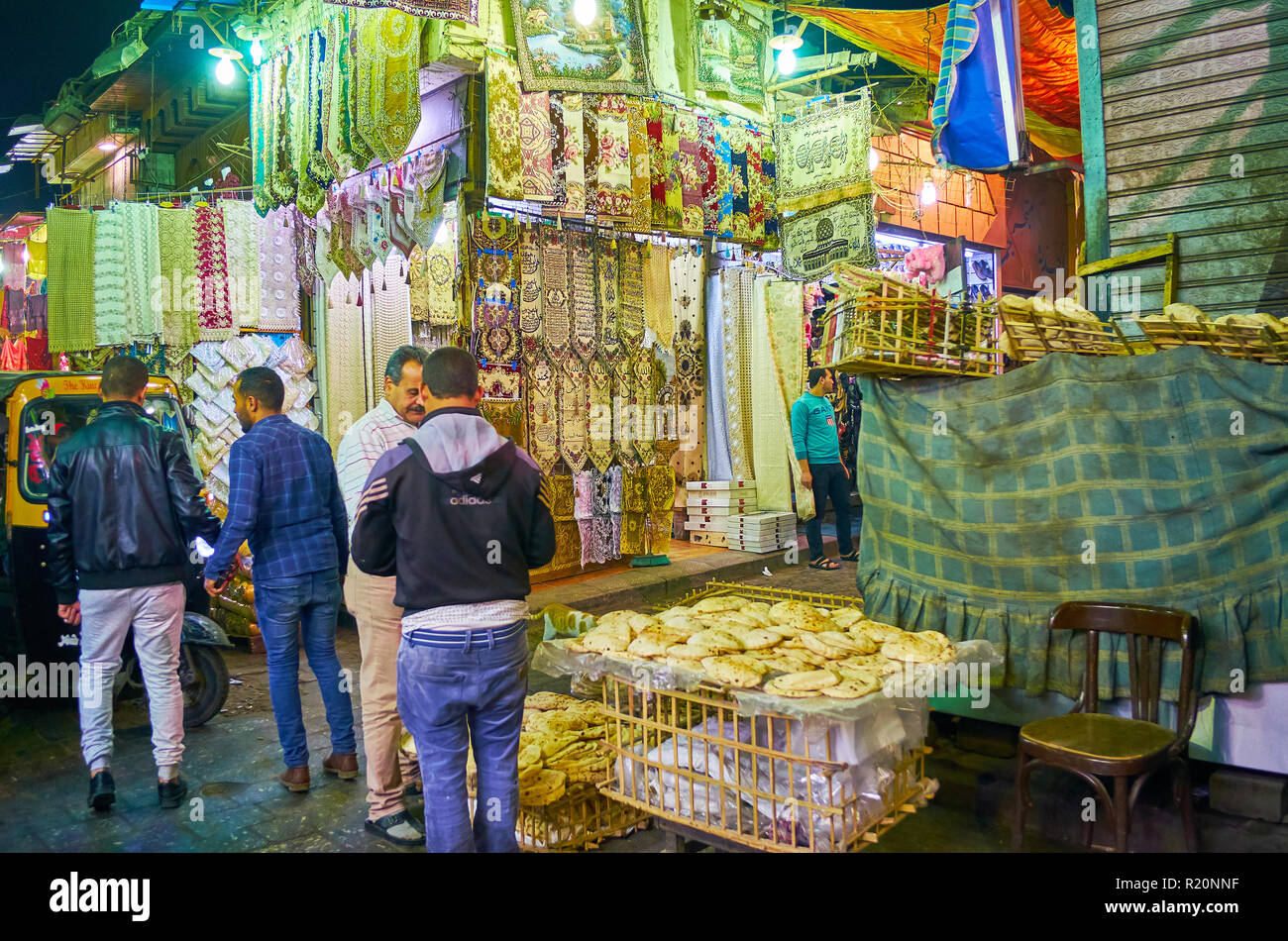 CAIRO, EGYPT - DECEMBER 21, 2017: The street seller with flatbread ...