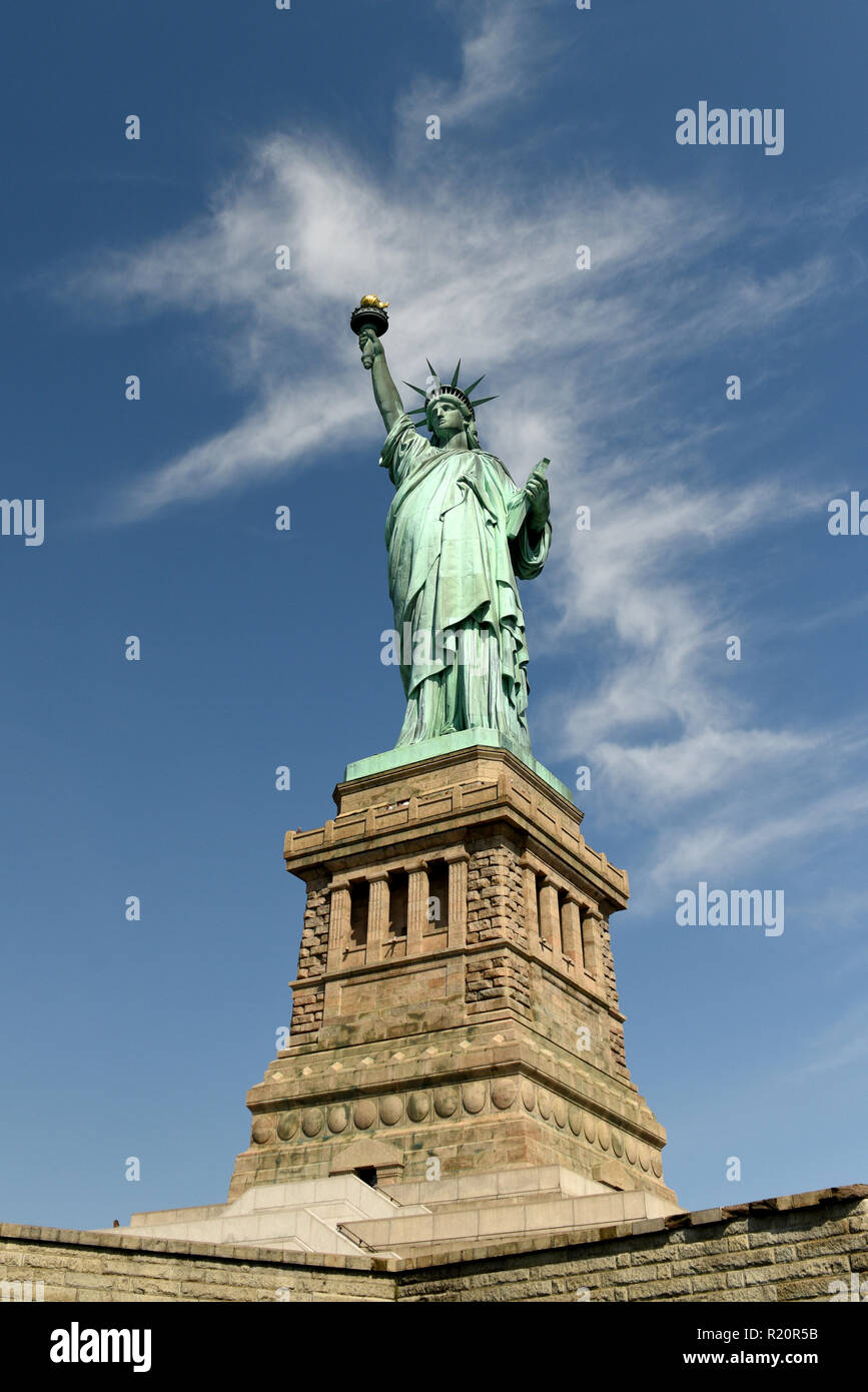 Statue of liberty close up hi-res stock photography and images - Alamy