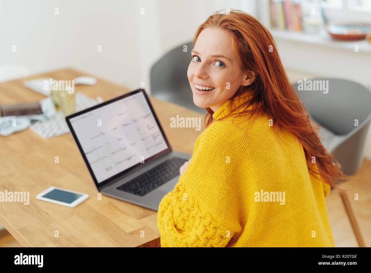 Looking back surprised shoulder hi-res stock photography and images - Alamy