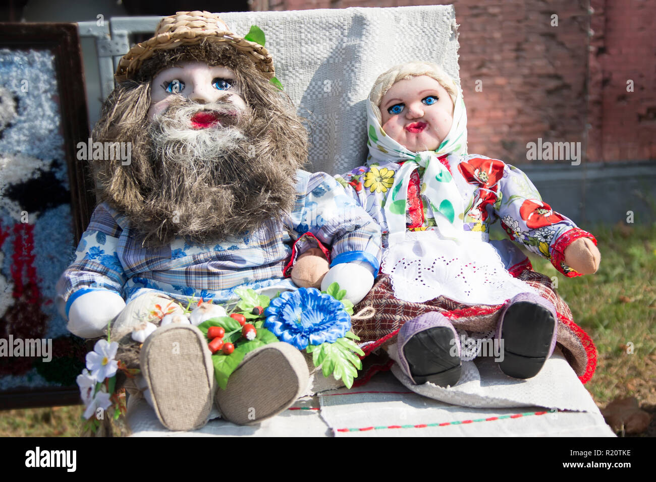 Belarusian national dolls.Man and woman dolls Stock Photo - Alamy