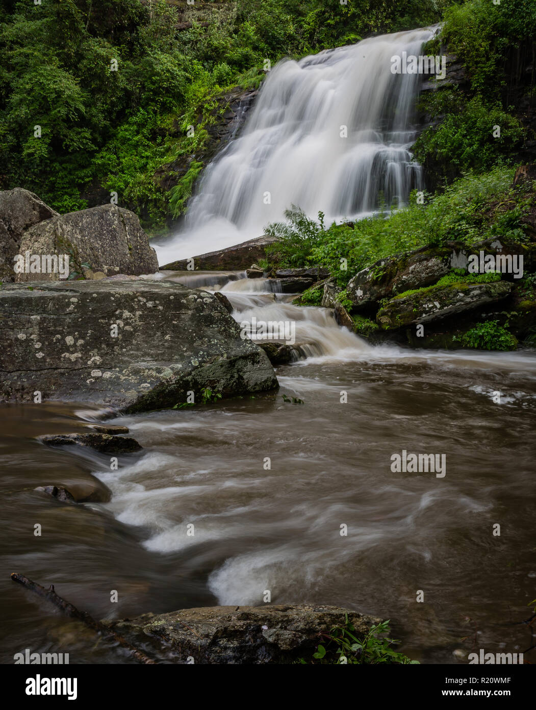 Gravyard Fields waterfall in Autumn in North Carolina Stock Photo - Alamy