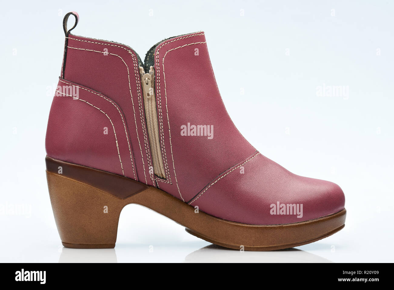 Purple leather woman shoe side view isolated Stock Photo - Alamy