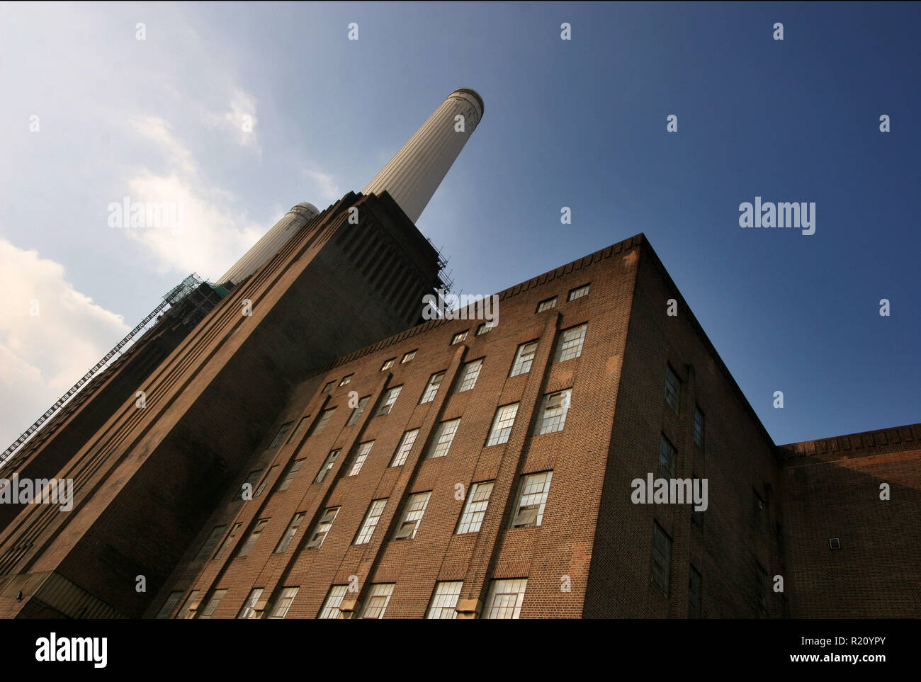 Battersea power station historical hi-res stock photography and images ...