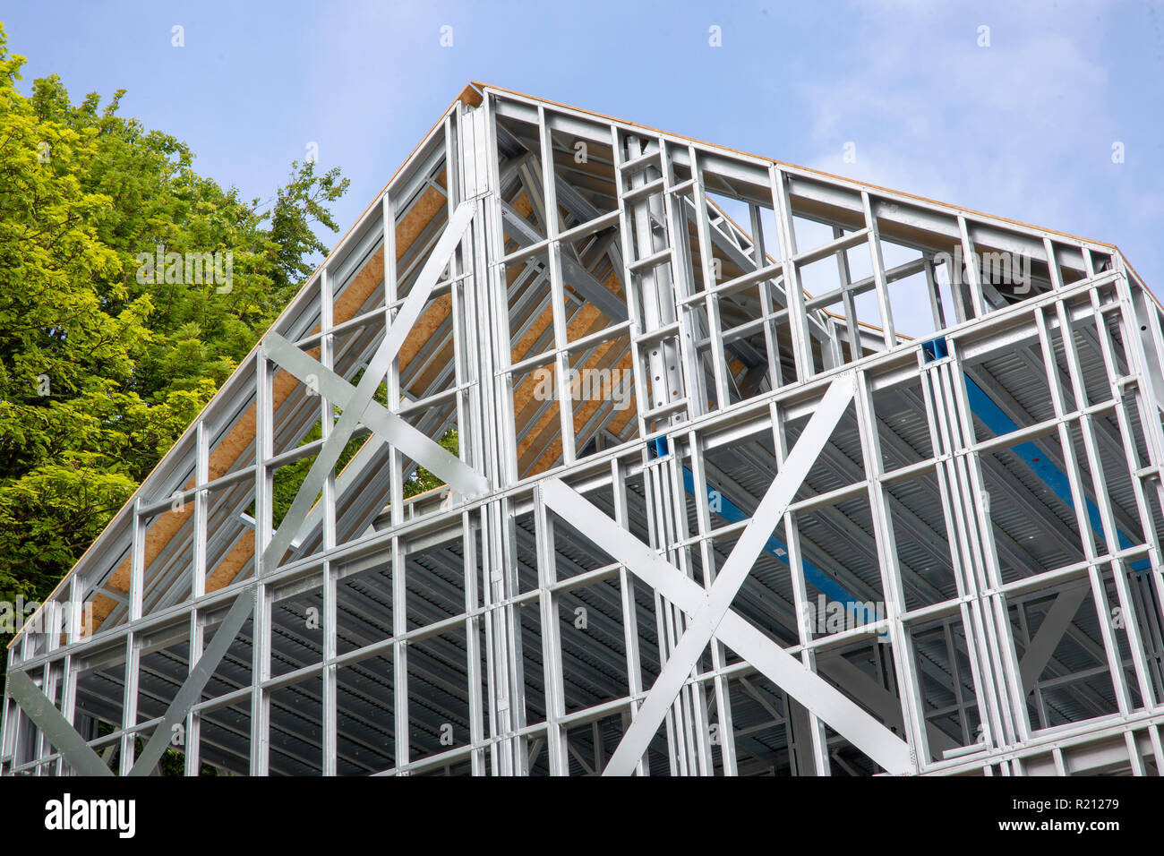 Metal constuction hi-res stock photography and images - Alamy