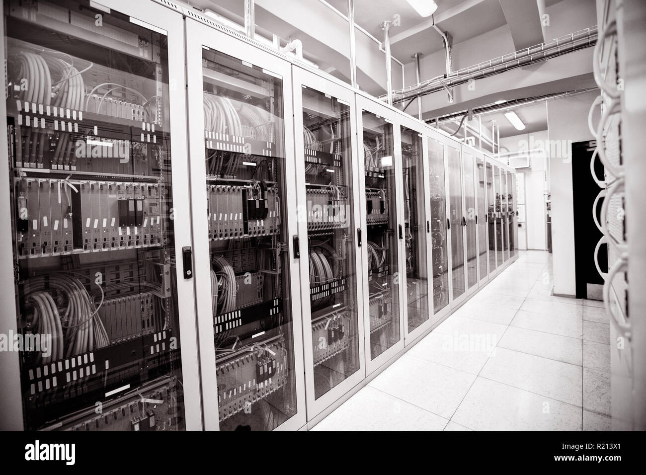Empty server room Stock Photo - Alamy