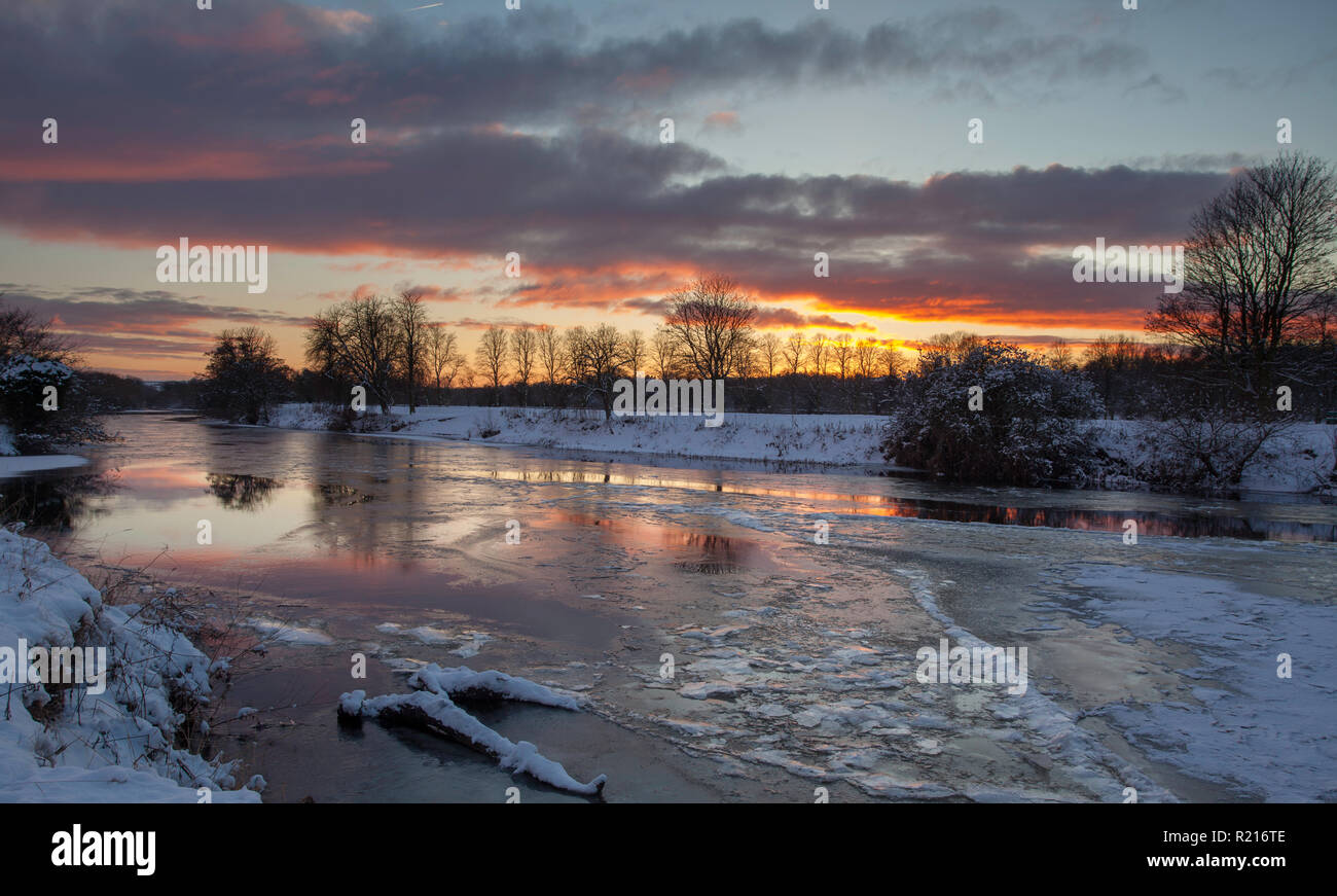 A colourful sunset over a frozen River Wharfe near Wetherby, West ...