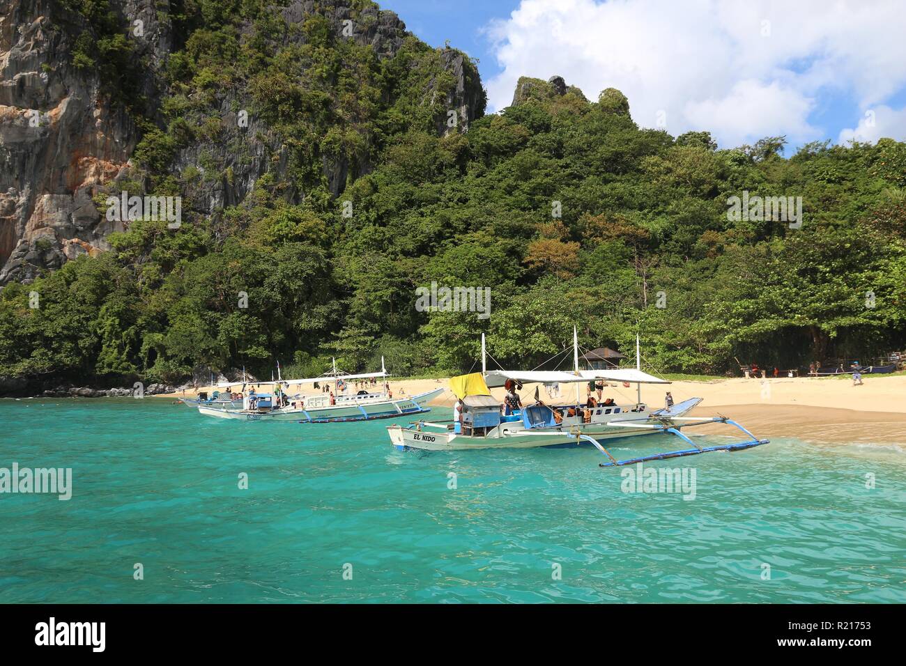 PALAWAN, PHILIPPINES - DECEMBER 3, 2017: People enjoy island hopping ...
