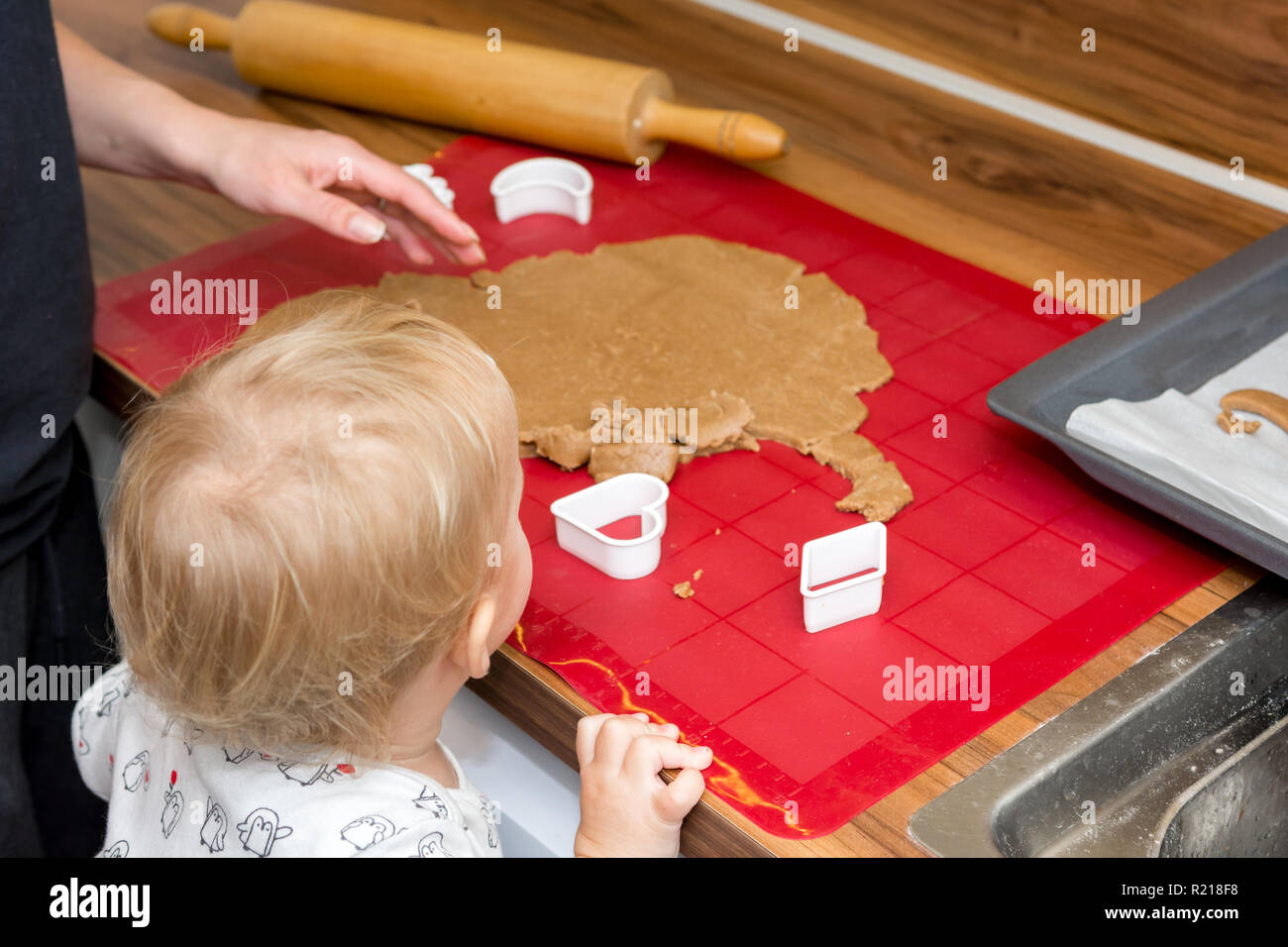 Child learning how to make cookies at home Stock Photo - Alamy