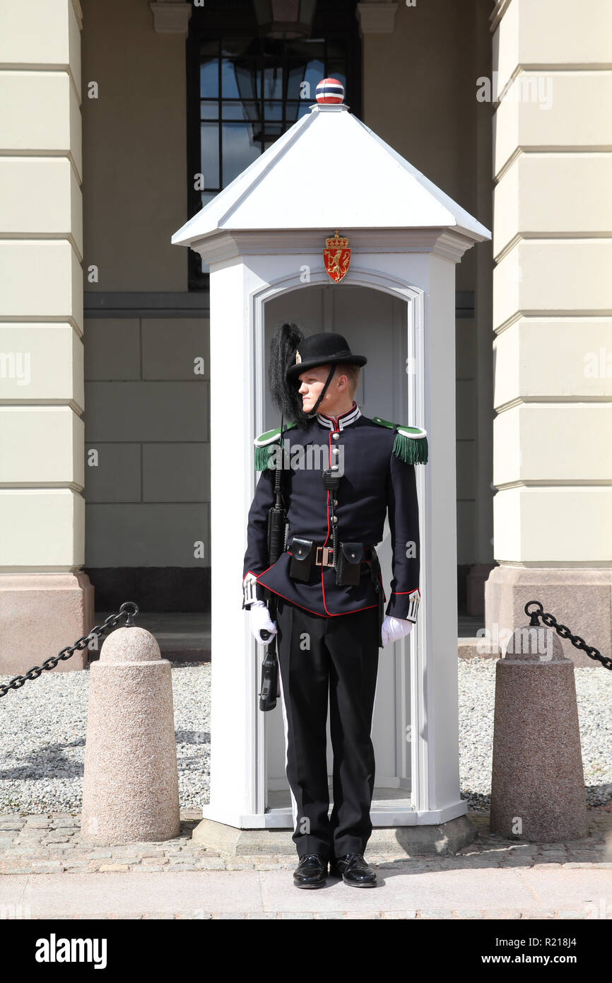 Norwegian royal guard hi-res stock photography and images - Alamy
