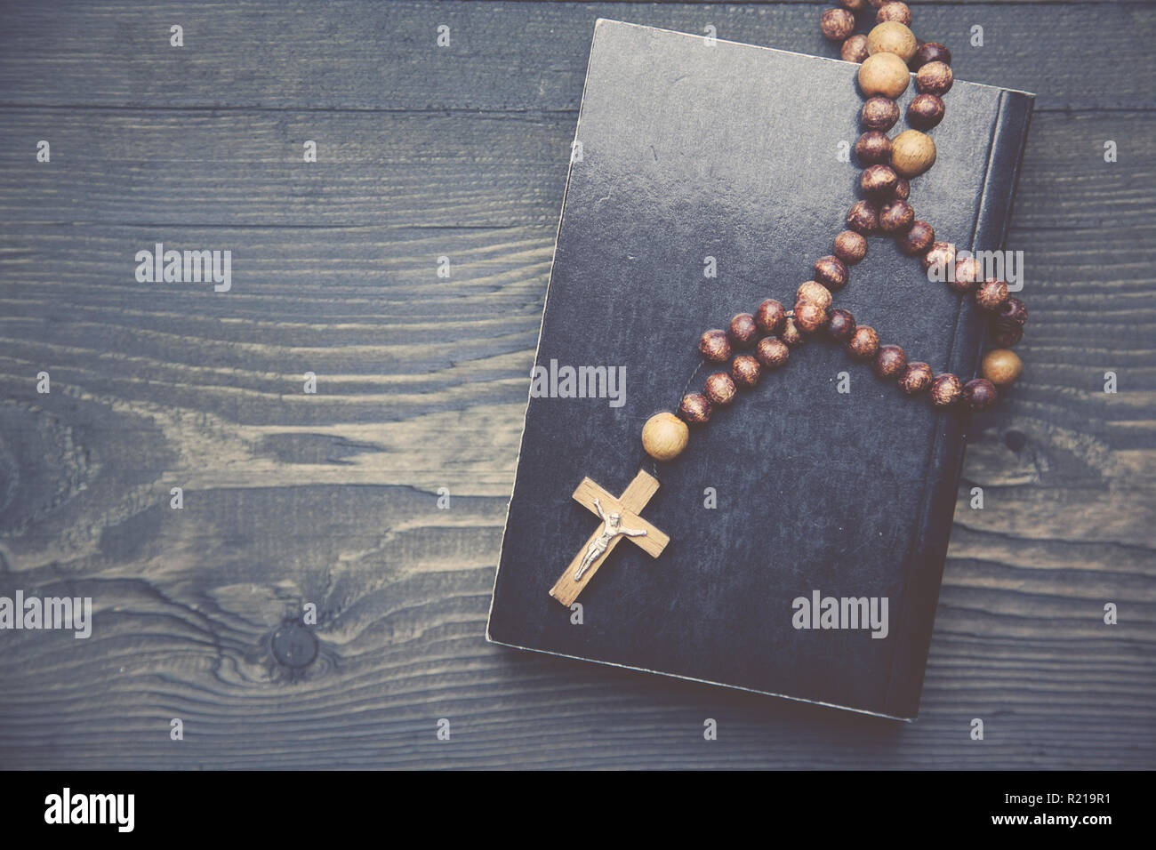 Cross on book hi-res stock photography and images - Alamy
