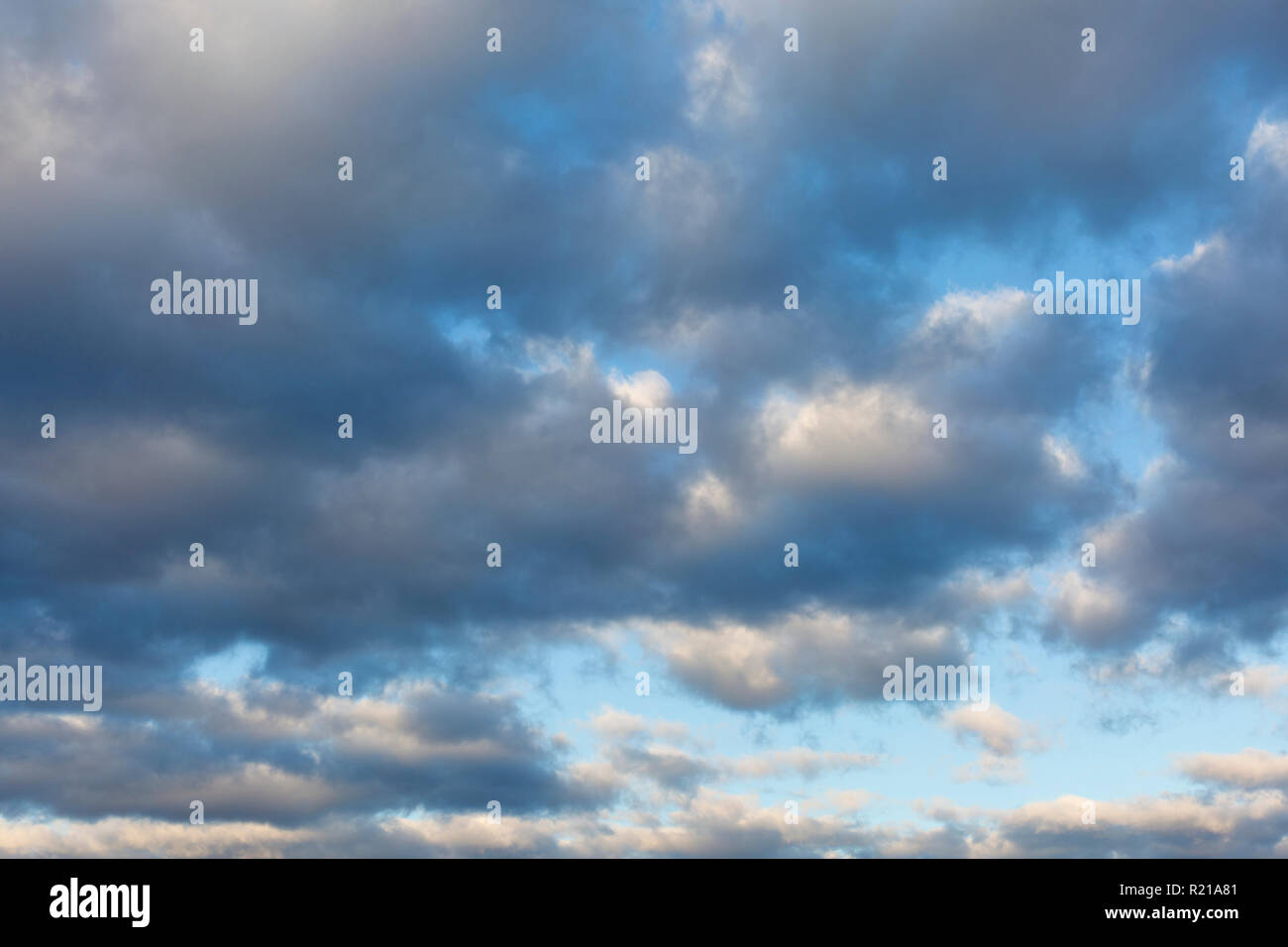 Dark gray sky hi-res stock photography and images - Alamy