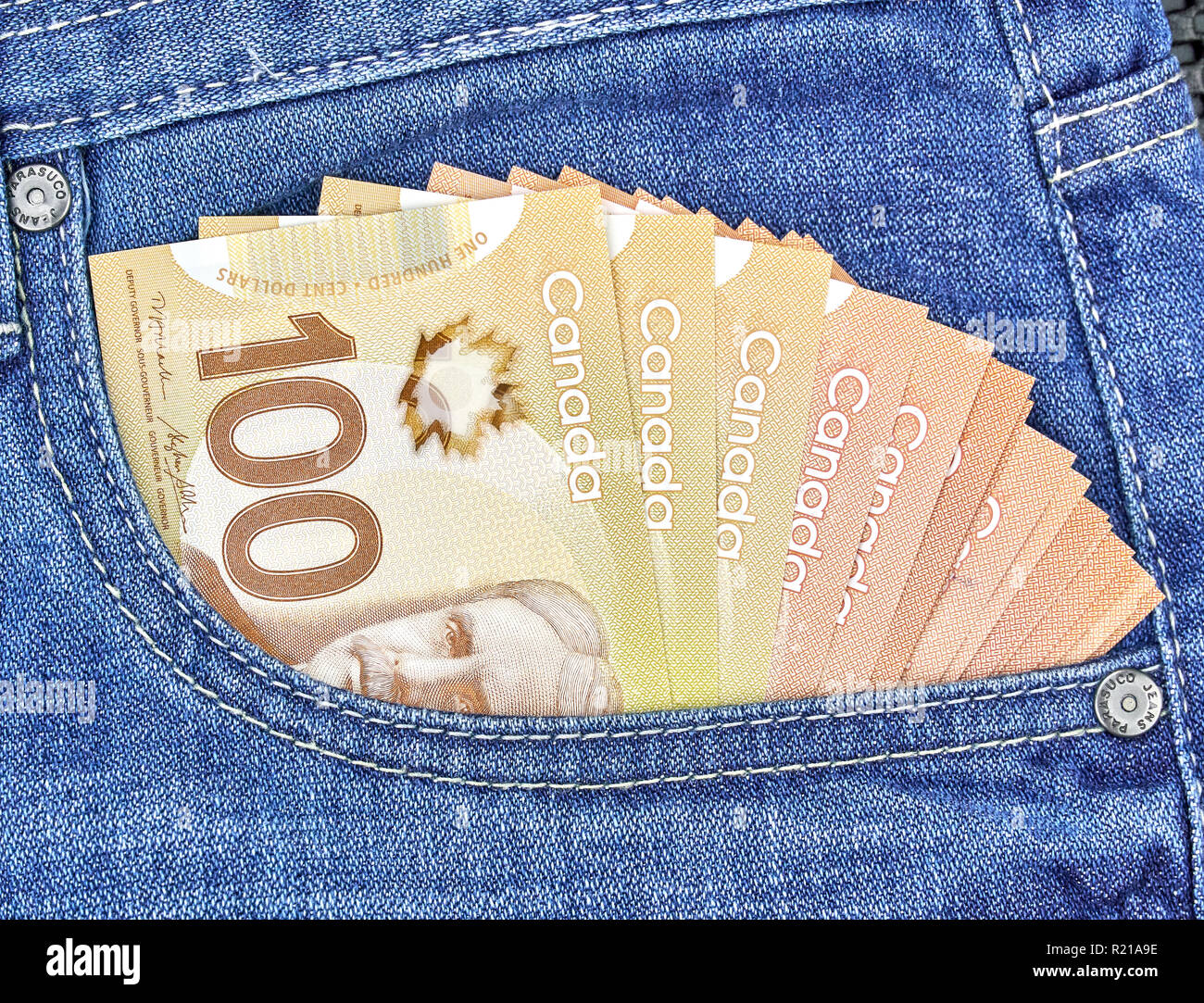 Canadian 100 dollar bill hi-res stock photography and images - Alamy