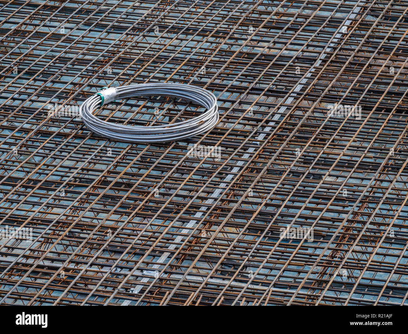 Concrete steel mesh hi-res stock photography and images - Alamy