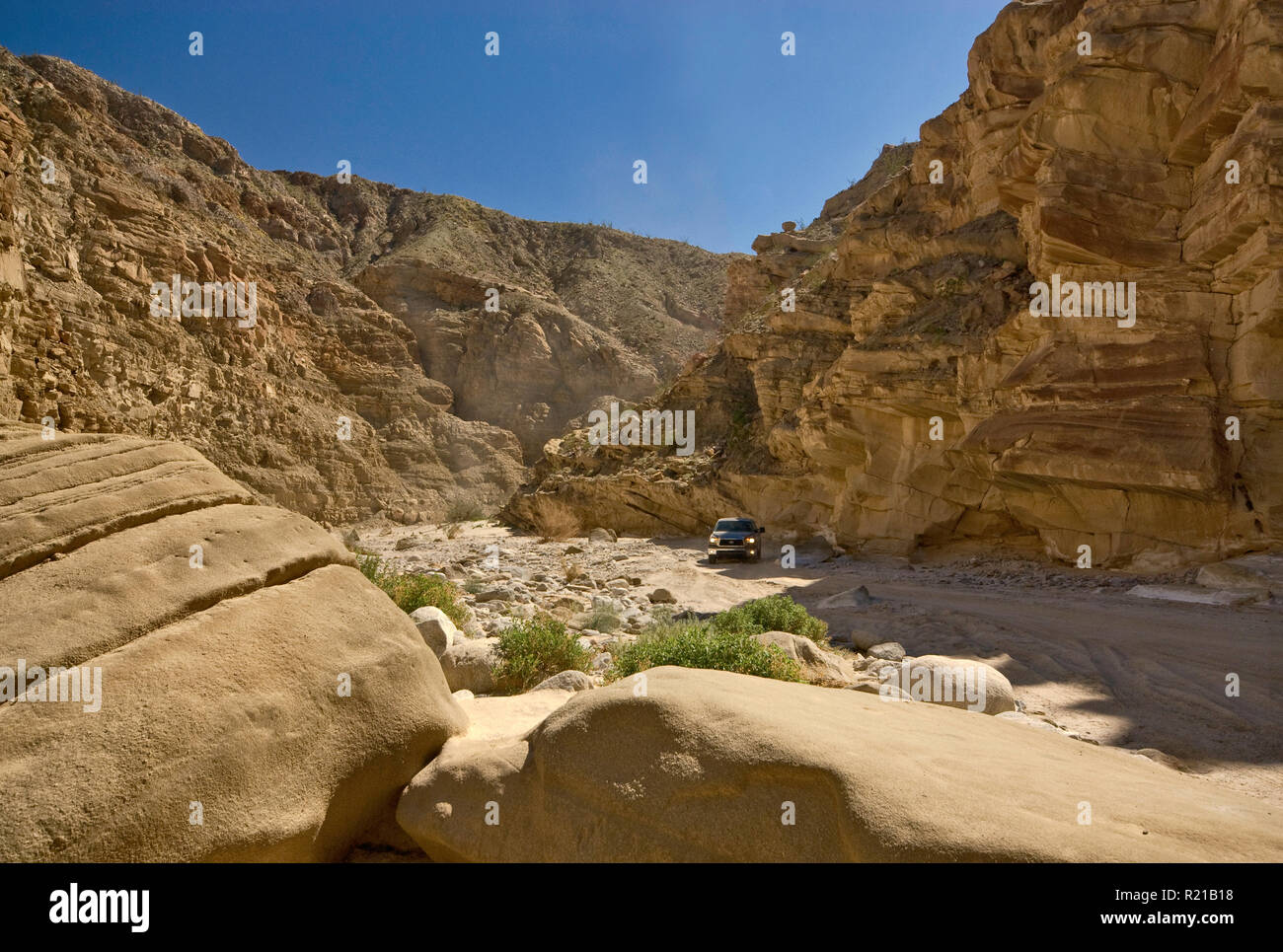 Vehicle in Split Mountain Gorge in Anza Borrego Desert State Park ...