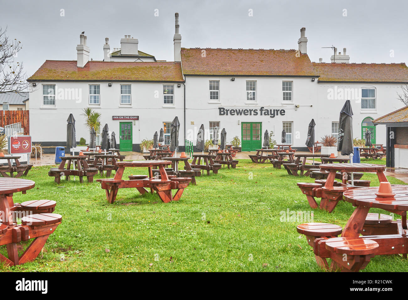 Outdoor picnic tables at the Brewers fayre and Inn on the Quay at ...