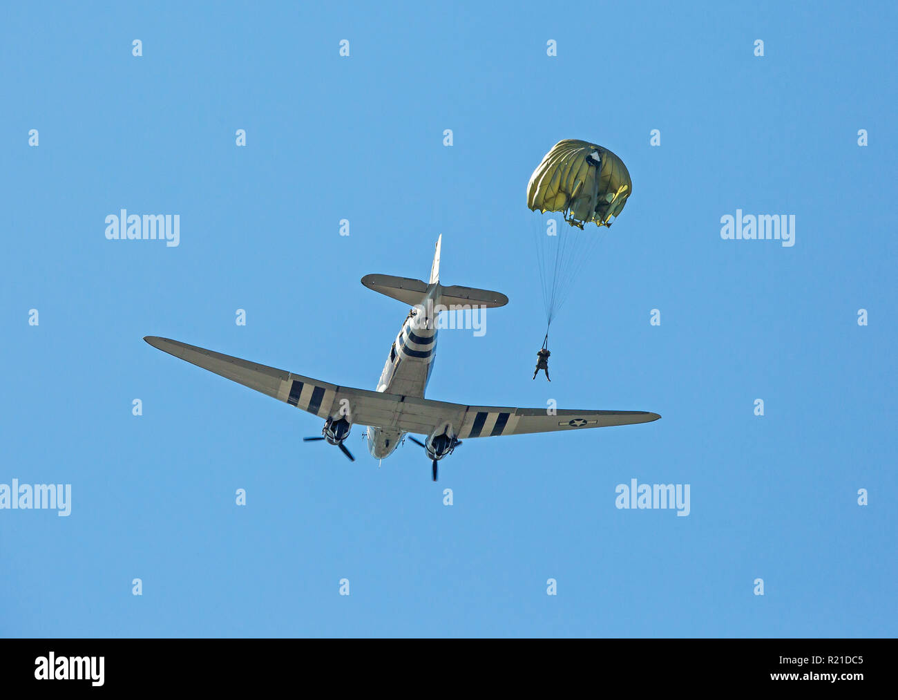 World war ii paratrooper hi-res stock photography and images - Alamy