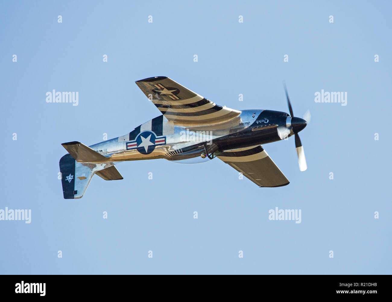 MONROE, NC (USA) - November 10, 2018: A P-51 fighter aircraft flies ...