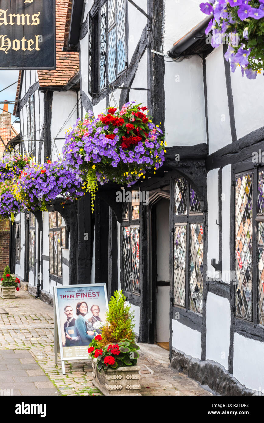Medieval pub hi-res stock photography and images - Alamy