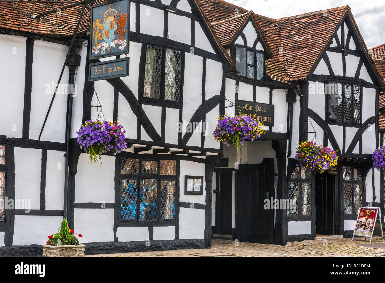 Timber frame hotel hi-res stock photography and images - Alamy