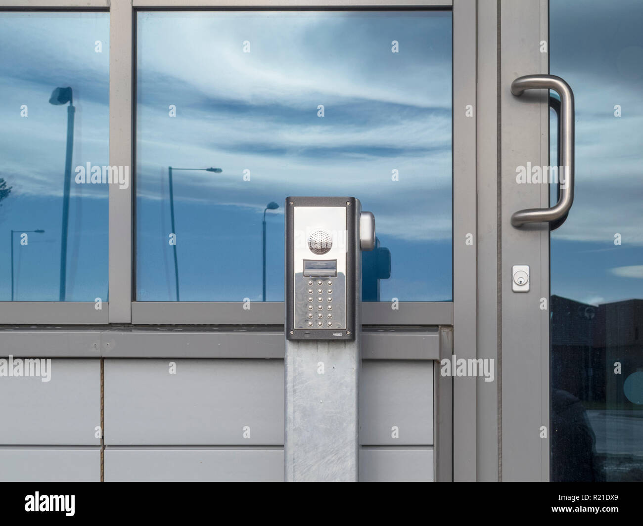Security cladding hi-res stock photography and images - Alamy