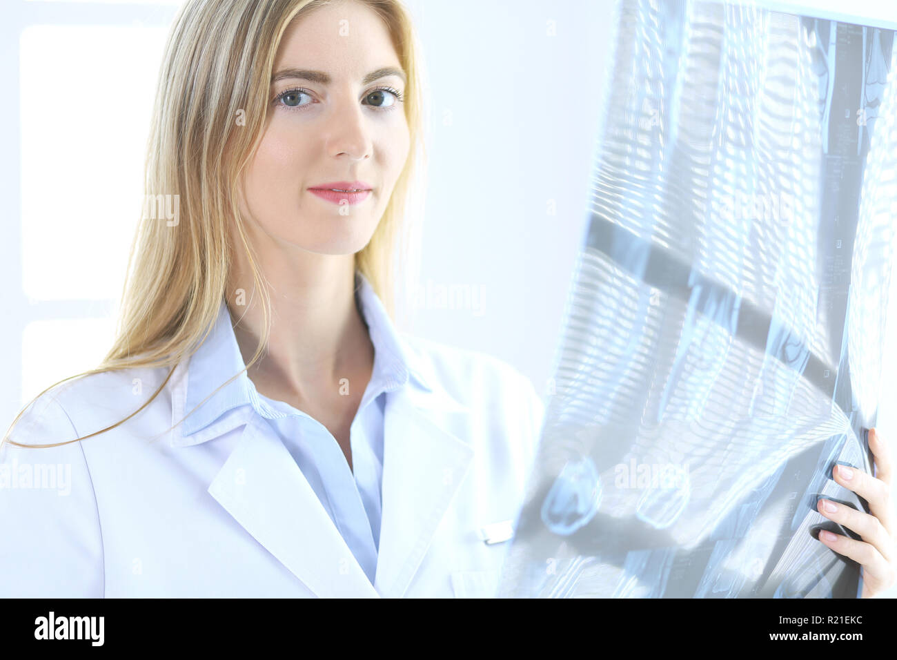 Osteopathist hi-res stock photography and images - Alamy