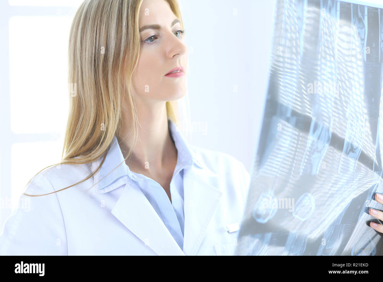 Osteopathist hi-res stock photography and images - Alamy