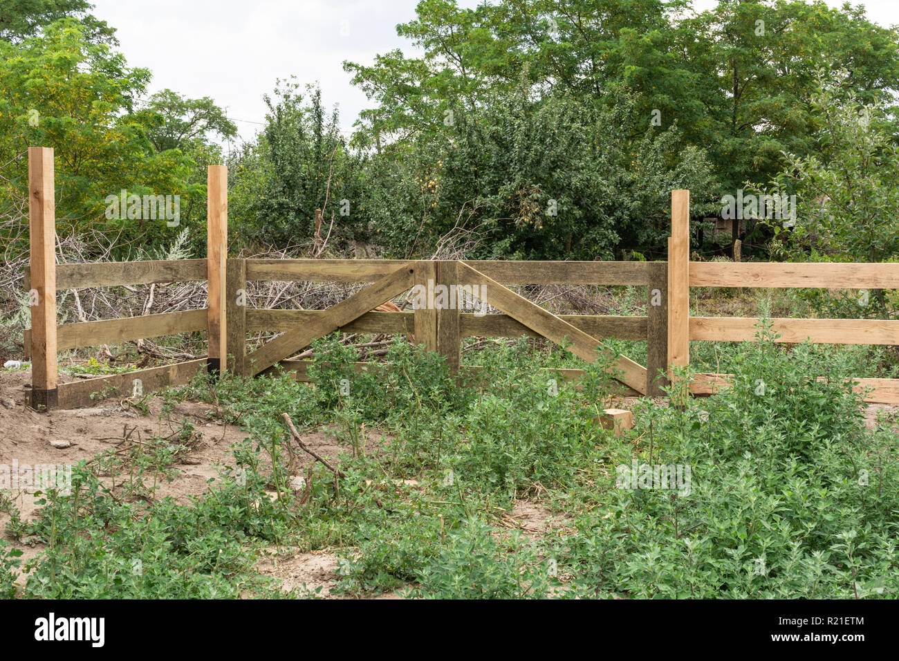 Ranch style fence hi-res stock photography and images - Alamy