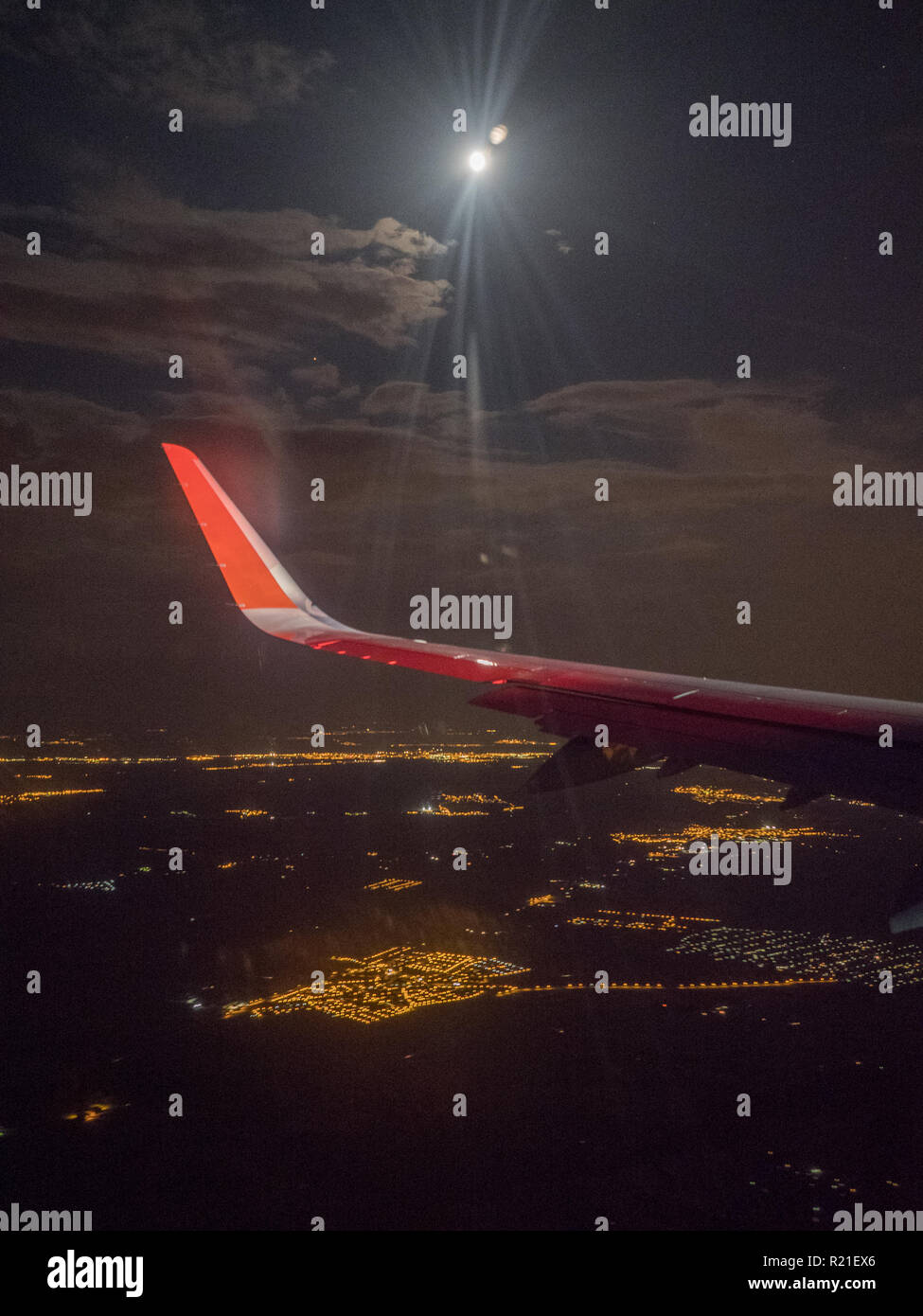 wing of an airplane at night Stock Photo - Alamy
