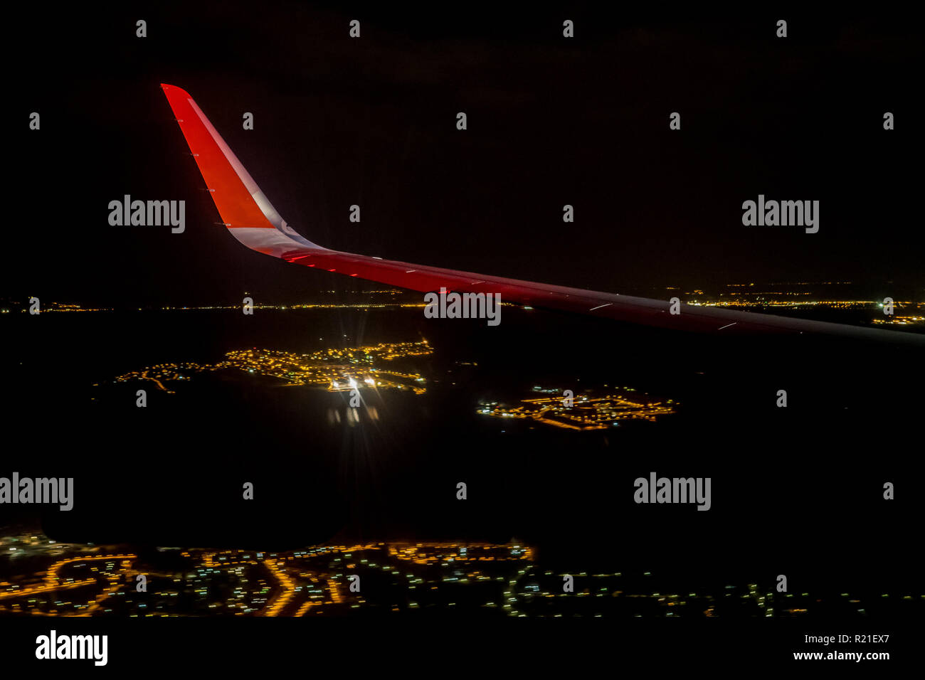 wing of an airplane at night Stock Photo - Alamy