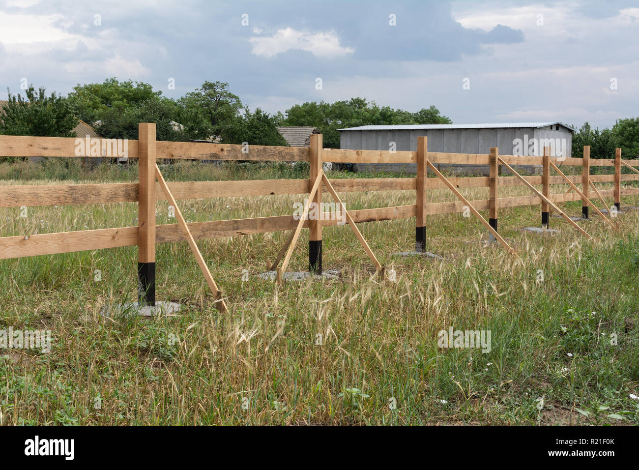 Ranch style fence hi-res stock photography and images - Alamy