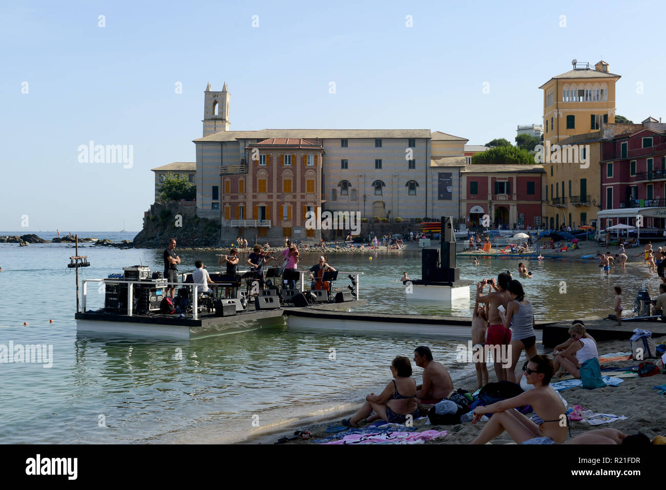 Sestri levante hi-res stock photography and images - Alamy