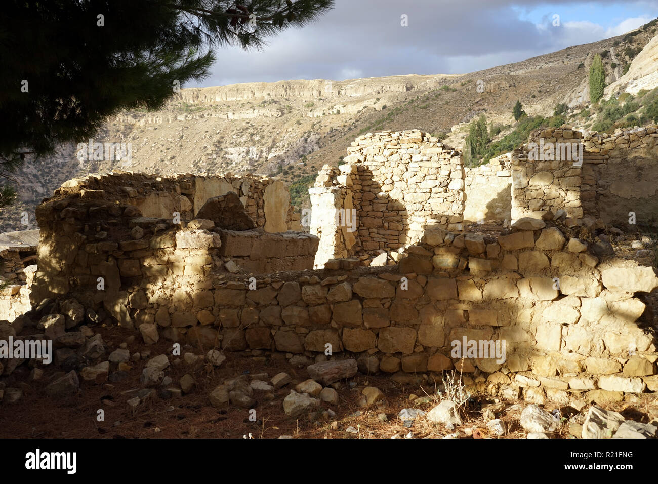 Ruins of old stone house in Dana village, Jordan Stock Photo - Alamy